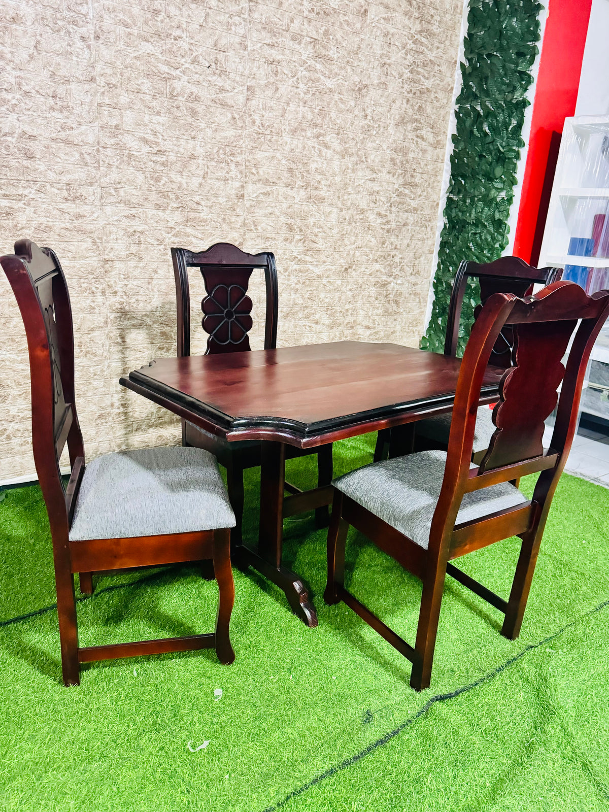 Comedor 4 silla tope madera color caoba — {{ realizar pedido }}