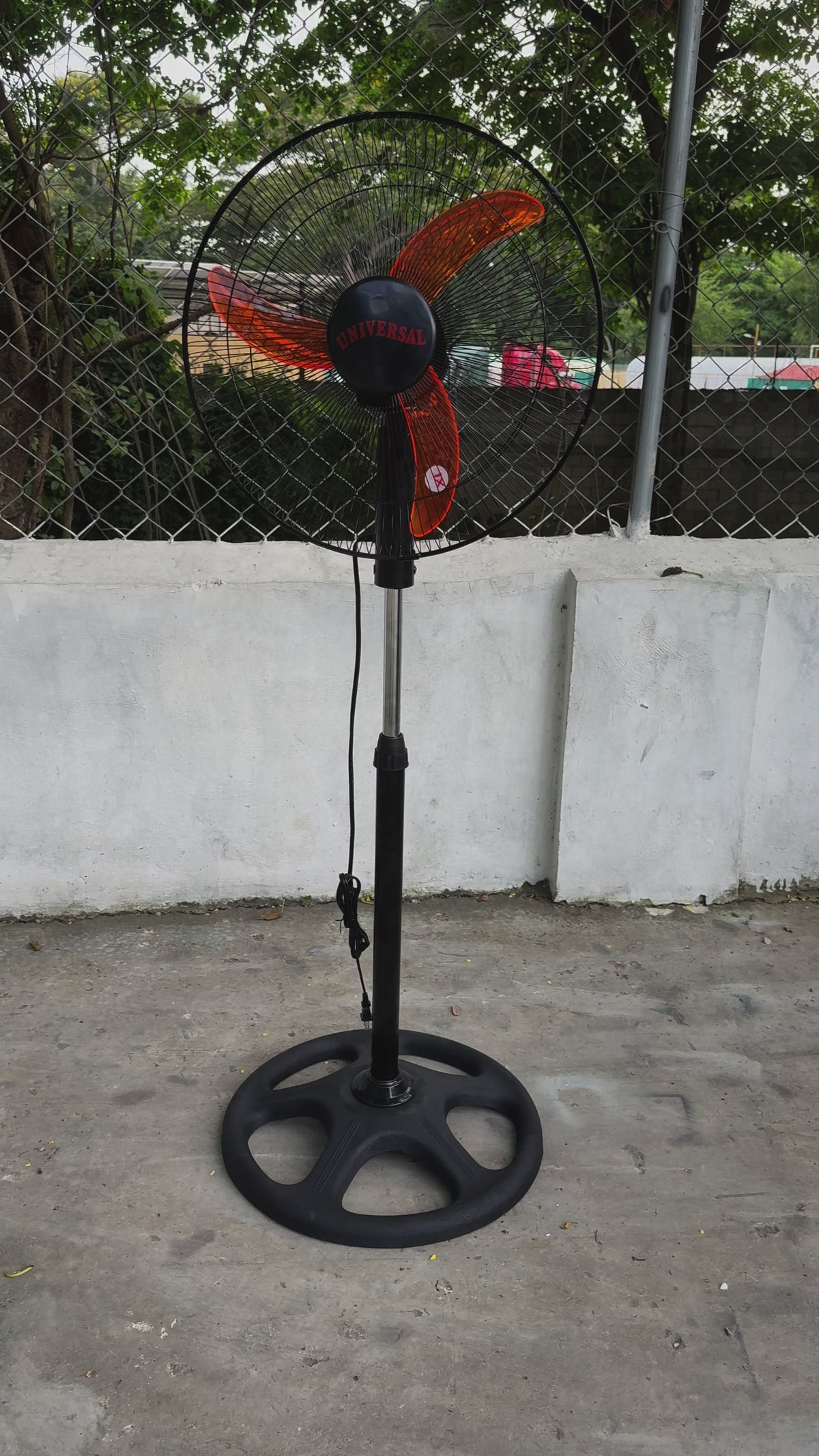 Abanico universal pedestal 18 pulgas — {{ realizar pedido }}